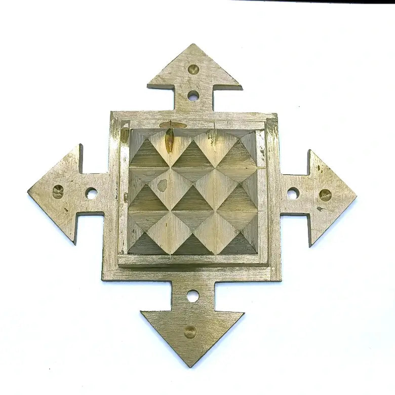 Four Direction Arrow with Pyramid Plate - MahaGuru
